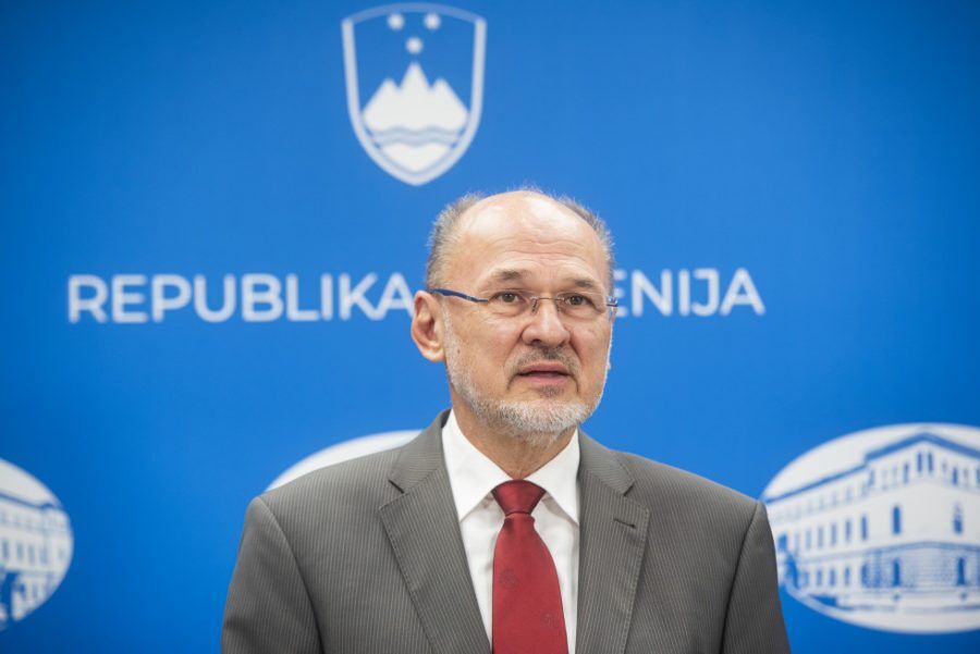 Pri Jelku Kacinu žalujejo. Nenadoma mu je umrla žena! - e-Maribor