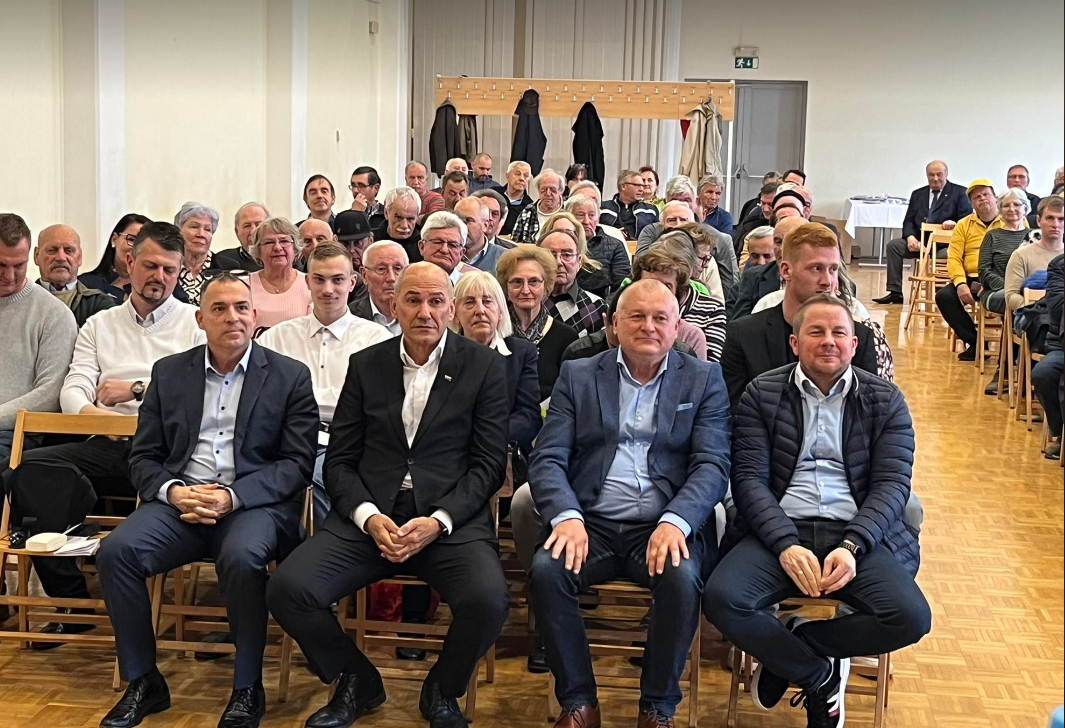 Mariborski SDS dobil novega predsednika. Ta je postal Franc Kangler ...