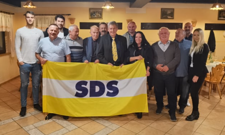 Občinski odbor SDS Hoče-Slivnica, z novim vodstvom. - e-Maribor