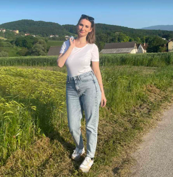 Dvojni intervju, Zala Klopčič in Karin Planinšek. "Trenutna oblast ...